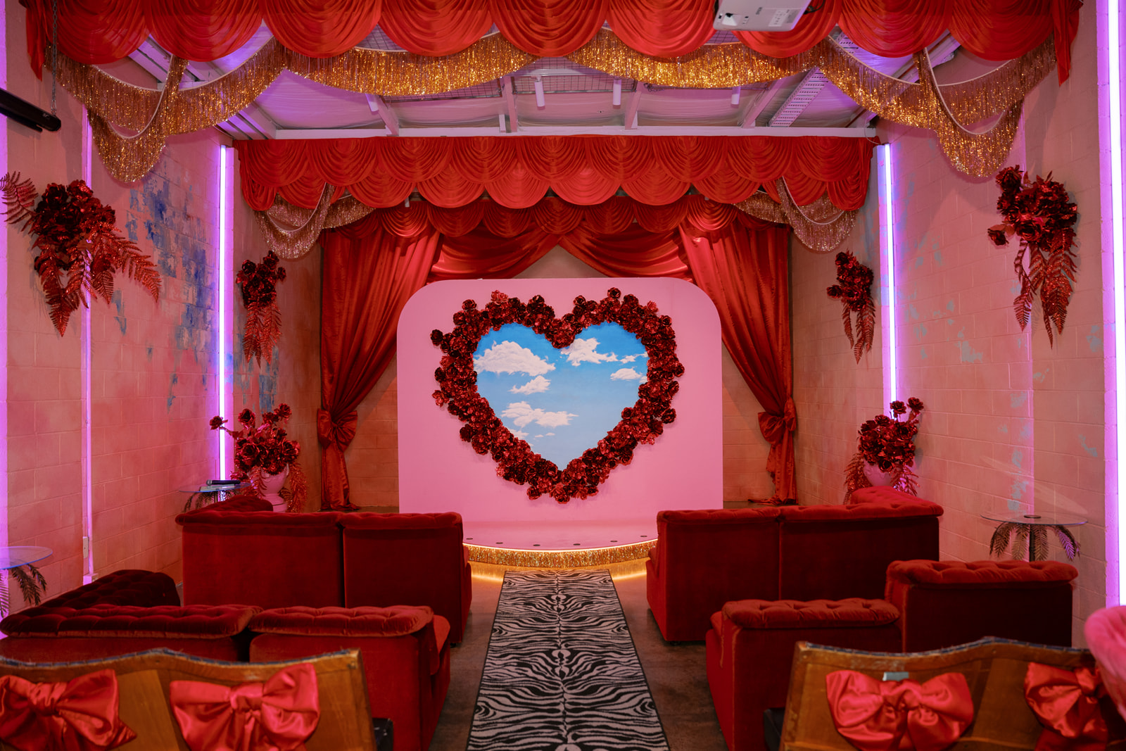 Travers and Asheda's Altar Electric Wedding: A Retro Vegas Dream ...